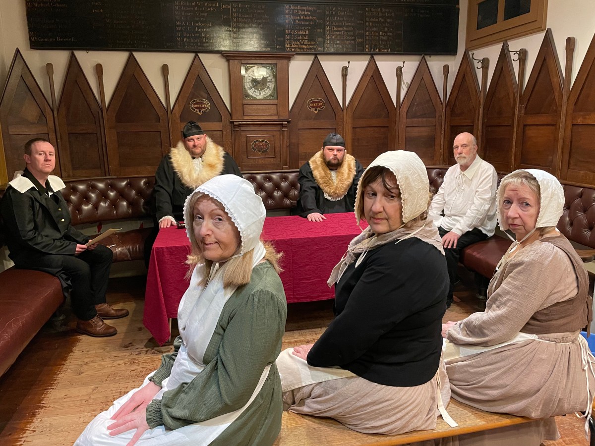 THREE RAVENS: The Story of John Bradshawe and the witches – Clare Dudman